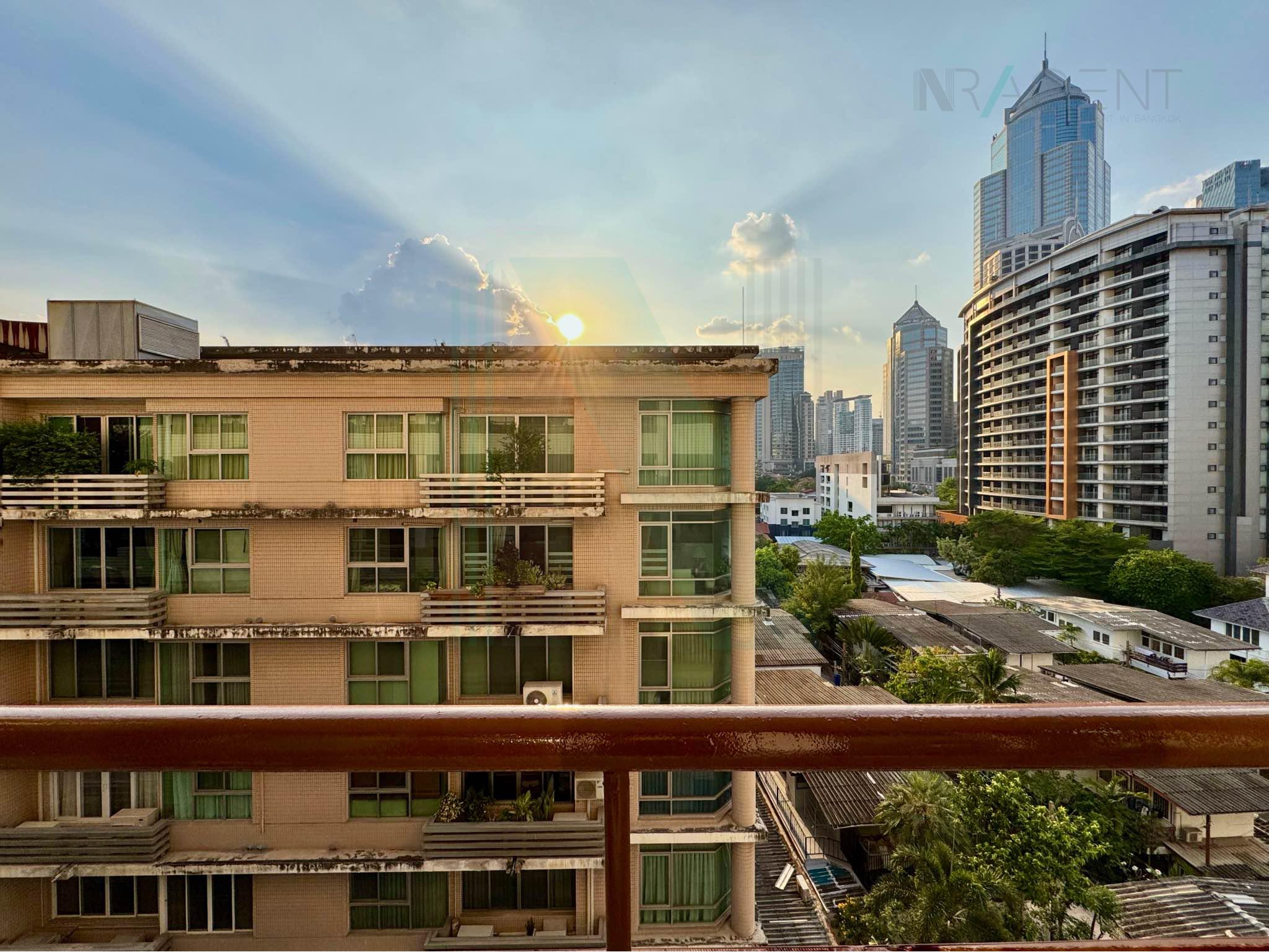 LivingInfo.io | ให้เช่า BAAN PLOENCHIT 2 ห้องนอน