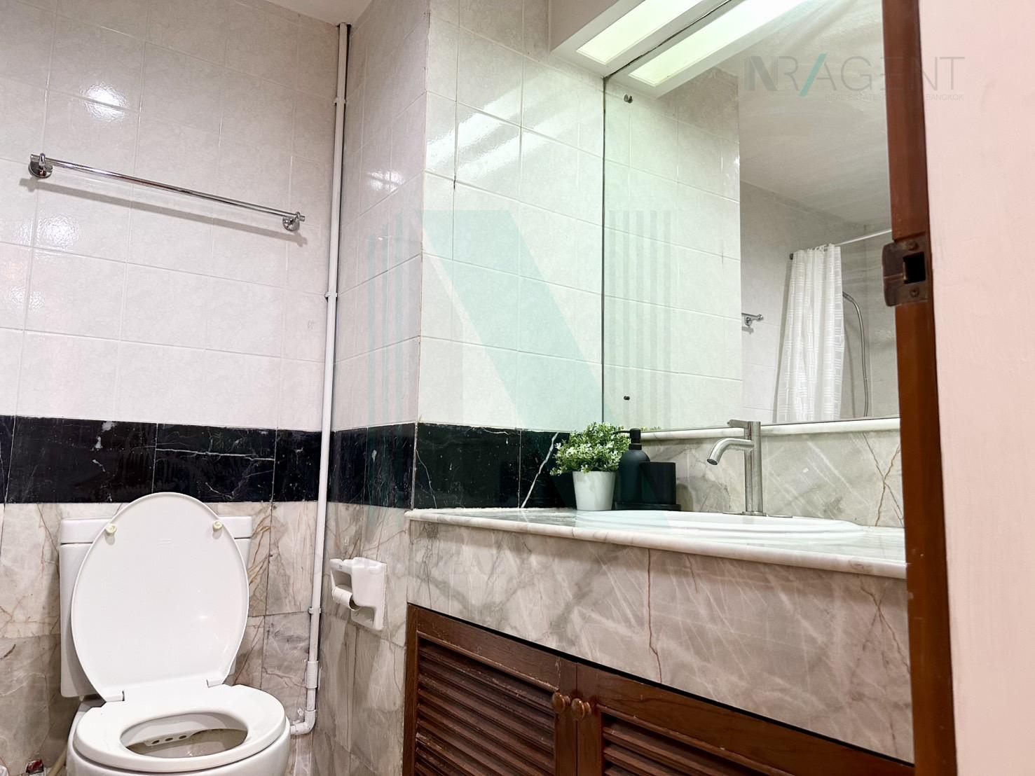 LivingInfo.io | ให้เช่า THE GRAND REGENT สตูดิโอ