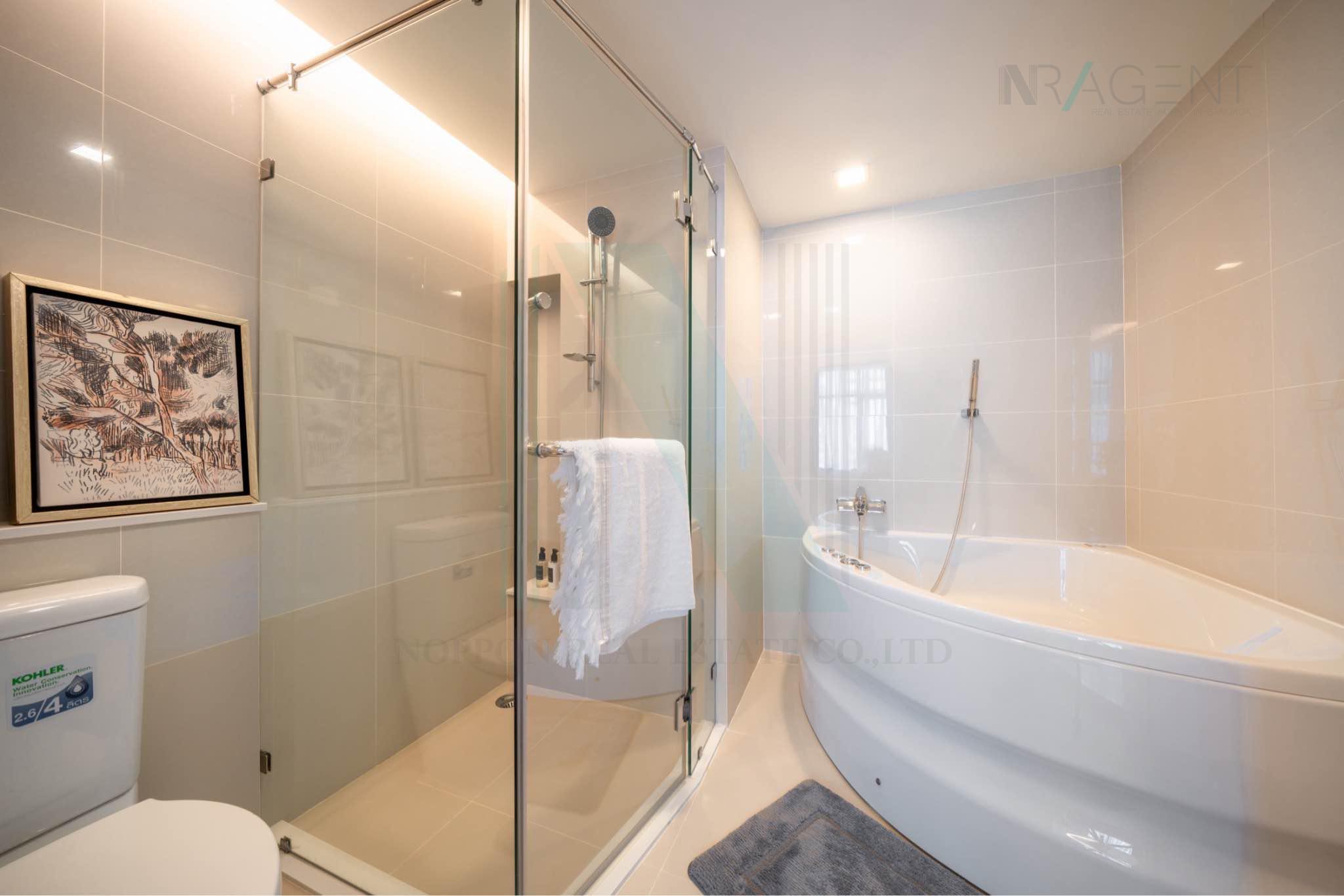 LivingInfo.io | ให้เช่า FOCUS PLOENCHIT 2 ห้องนอน