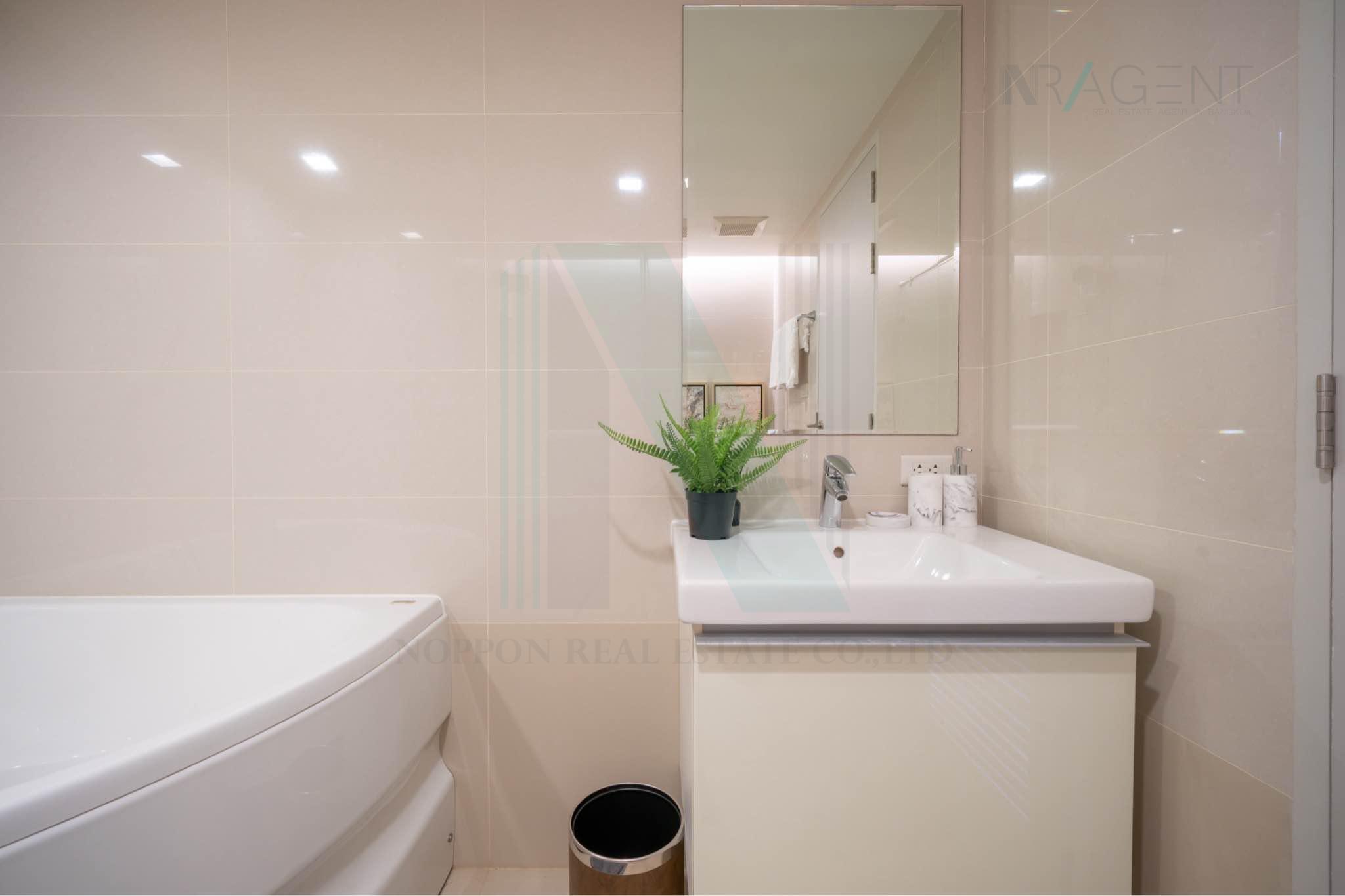 LivingInfo.io | ให้เช่า FOCUS PLOENCHIT 2 ห้องนอน